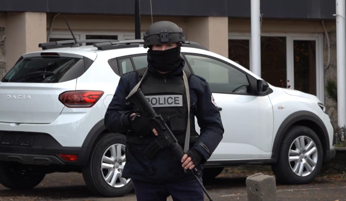 Policajci koji su pretukli Srbina vraćeni na posao | Kurir