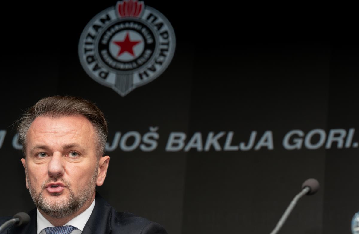 Nikad duža konferencija ostoje mijailovića: Otkrio je ko je oprostio ...