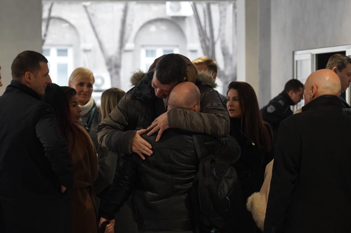 Potresne scene na suđenju dečaku ubici, roditelji u suzama izašli napolje | Kurir