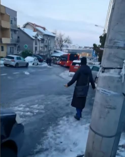 Led u Beogradu, građani padaju, lome ruke i noge | Kurir