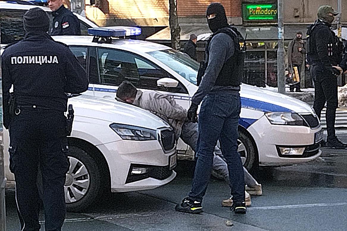 Pogledajte kako su uhapšeni osumnjičeni za ubistvo Pivceta: Vozač "škode" pokušao da pobegne ...