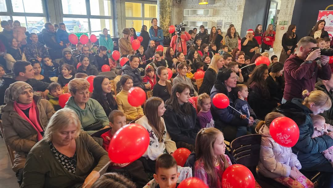 300 Teta Mrazica ispunilo sve želje dece u Užicu | Kurir