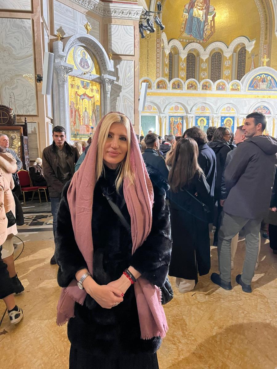 Jovana Tipšin molila se za majku na Ostrogu | Kurir