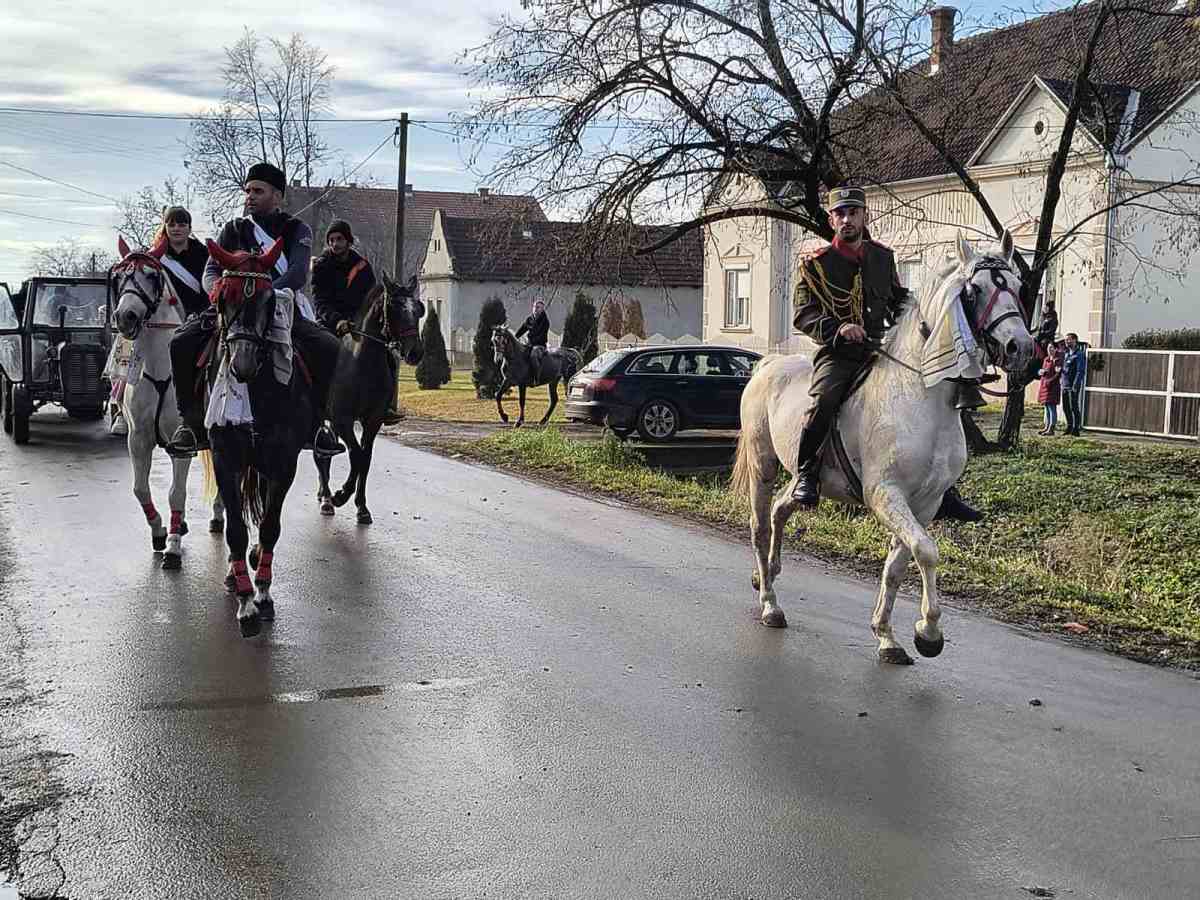 Vijanje Božića u sremskom selu Martinci | Kurir