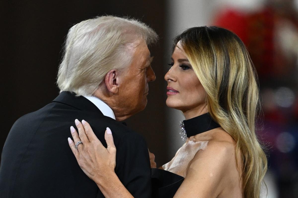 Šta je pokazao govor tela Donalda i Melanije Trampa na inauguraciji | Kurir