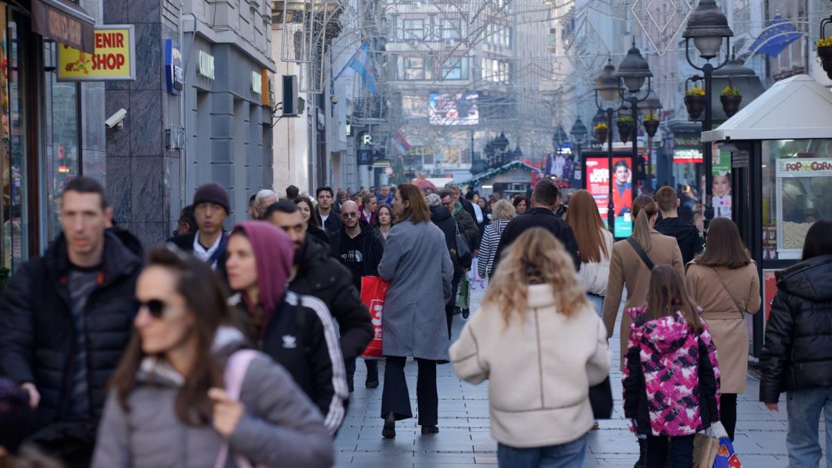 Ljudi idu ulicom i plaču: Nemila pojava u gradovima širom Srbije! Svi ...