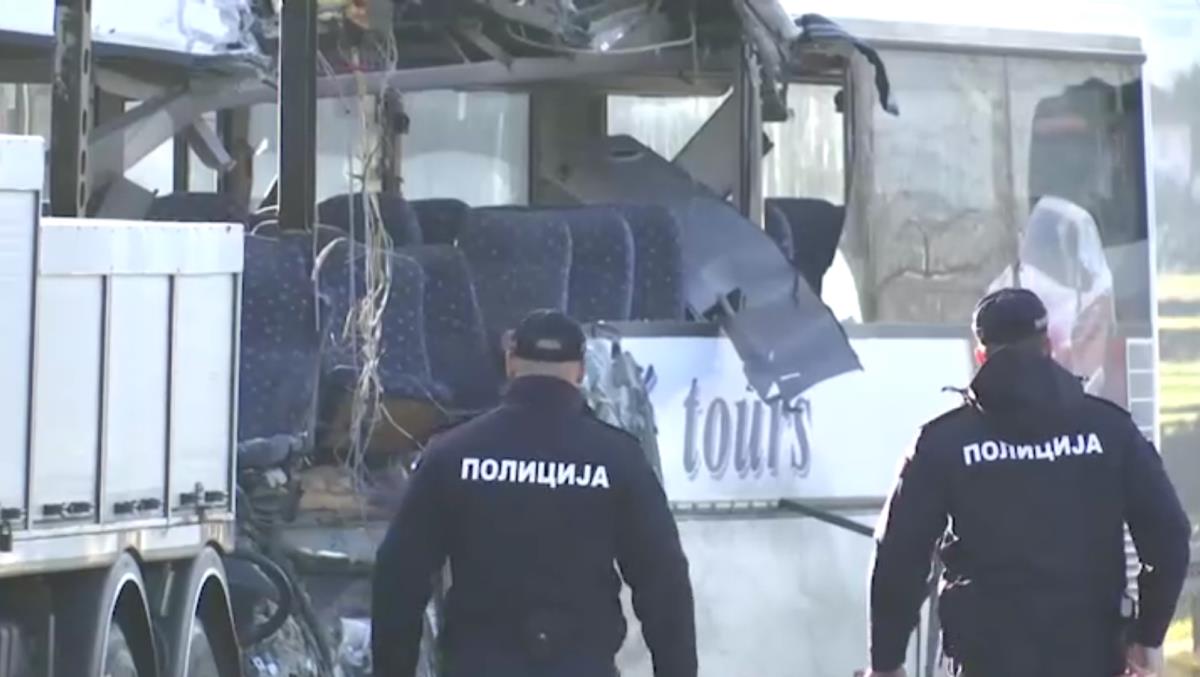 Direktan sudar dva autobusa kod Umke: Dvoje poginulih, povređeno 24, saobraćaj obustavljen u oba ...