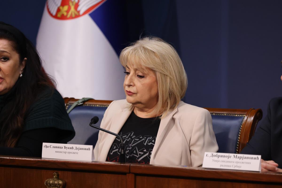 Ministarka prosvete sa direktorima škola u blokadi | Kurir