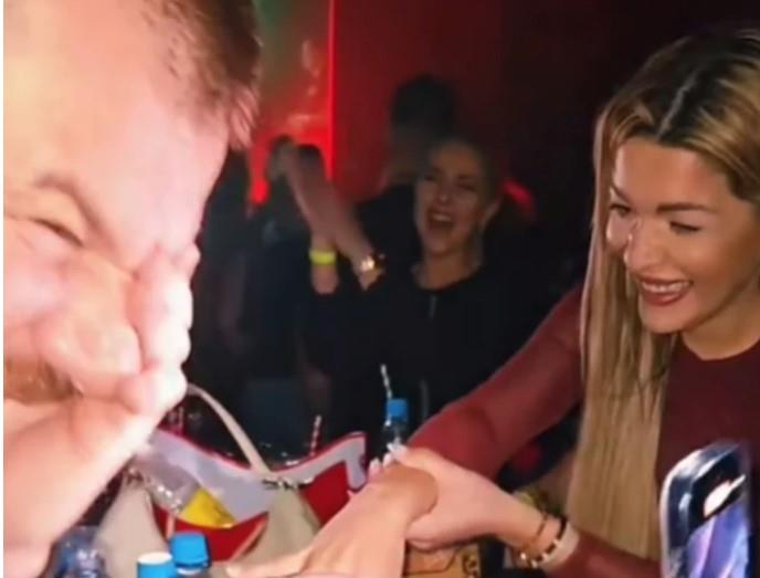 Janjuš zaprosio devojku | Kurir