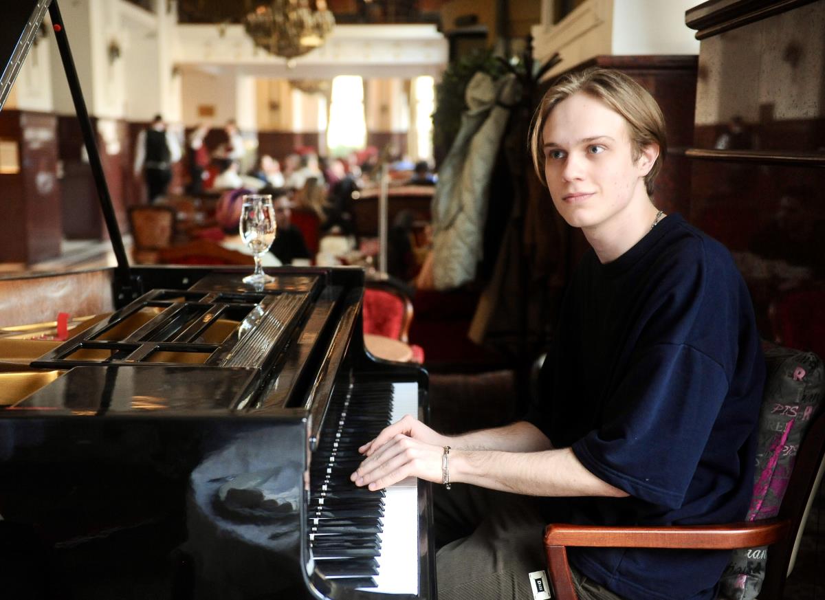 Pijanista Jovan Zec o studijama na konzervatorijumu "Čajkovski" i ...