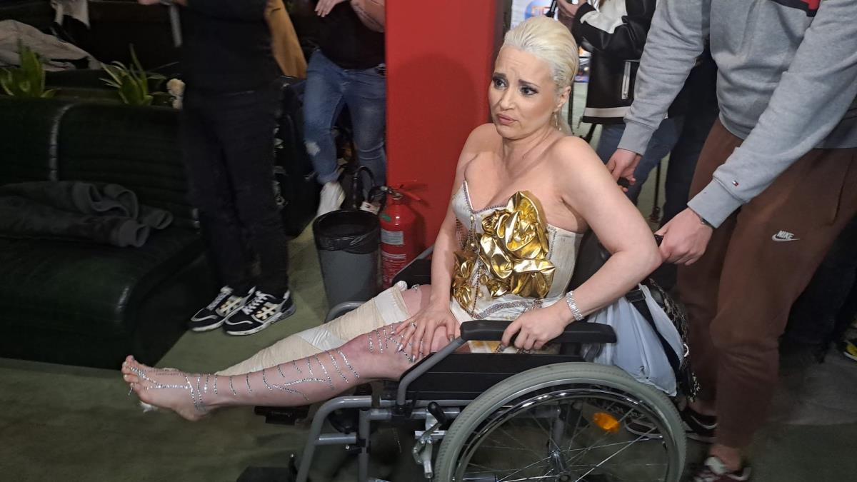 Maja Nikolić skinula gips | Kurir