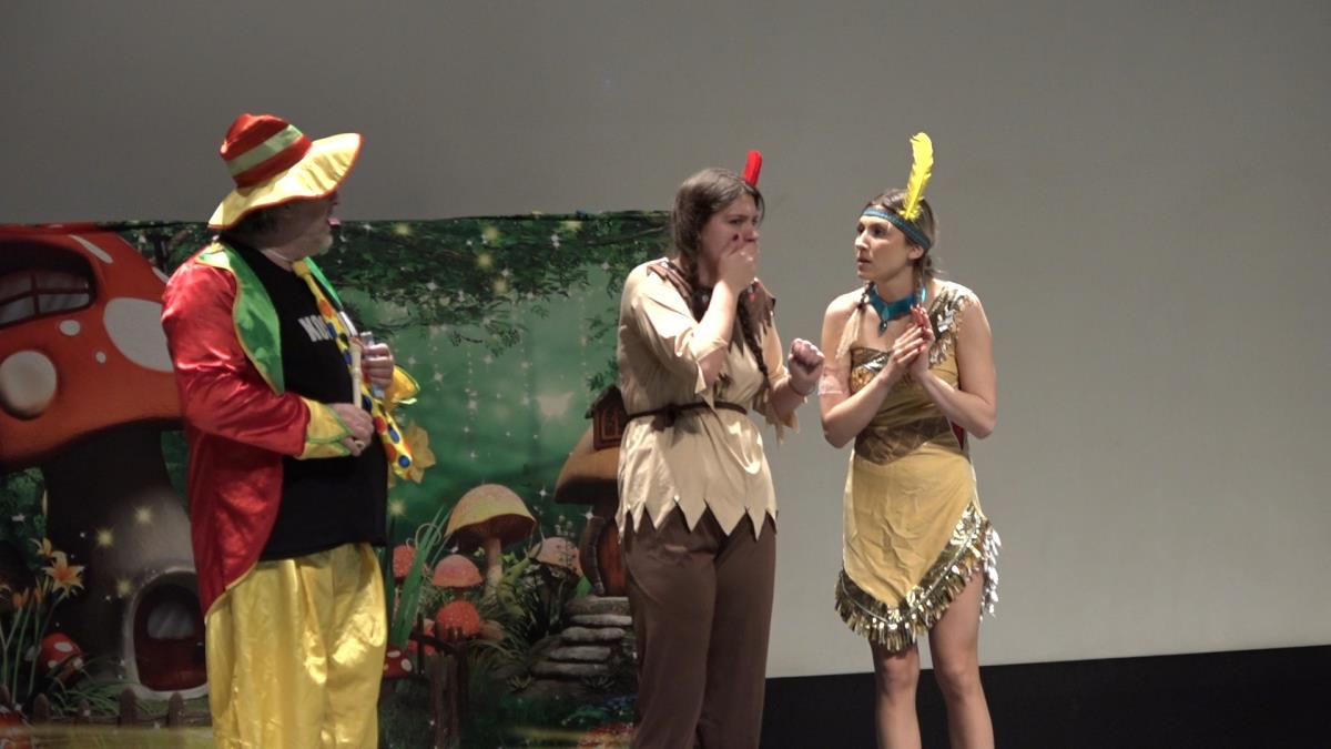 Dečja predstava "Pokahontas" oduševila najmlađe u Aleksandrovcu | Kurir