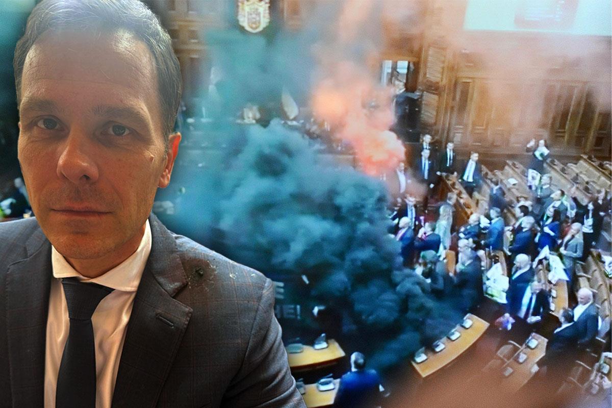 Ministar Siniša Mali pogođen dimnom bombom | Kurir
