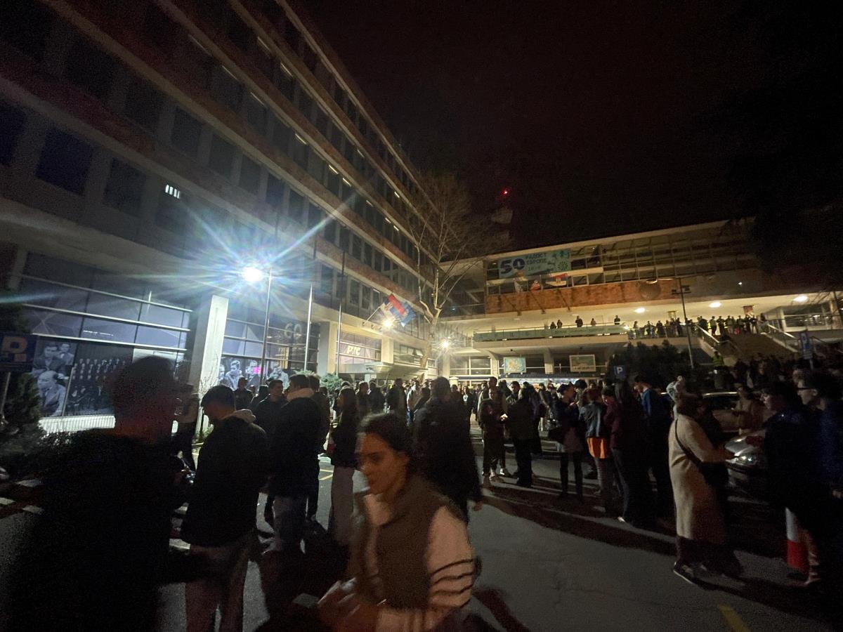 Studenti blokaderi blokirali ulaz u RTS | Kurir