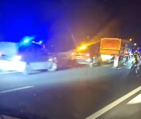 Poginuo vozač! Teška saobraćajna nesreća na auto-putu kod Ćićevca Stvaraju se veliki zastoji ...