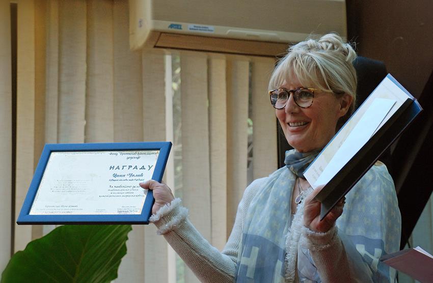 NEGOVANJE SRPSKOG JEZIKA: Dini Čolić nagrada "Branislav Mane Šakić" | Kurir