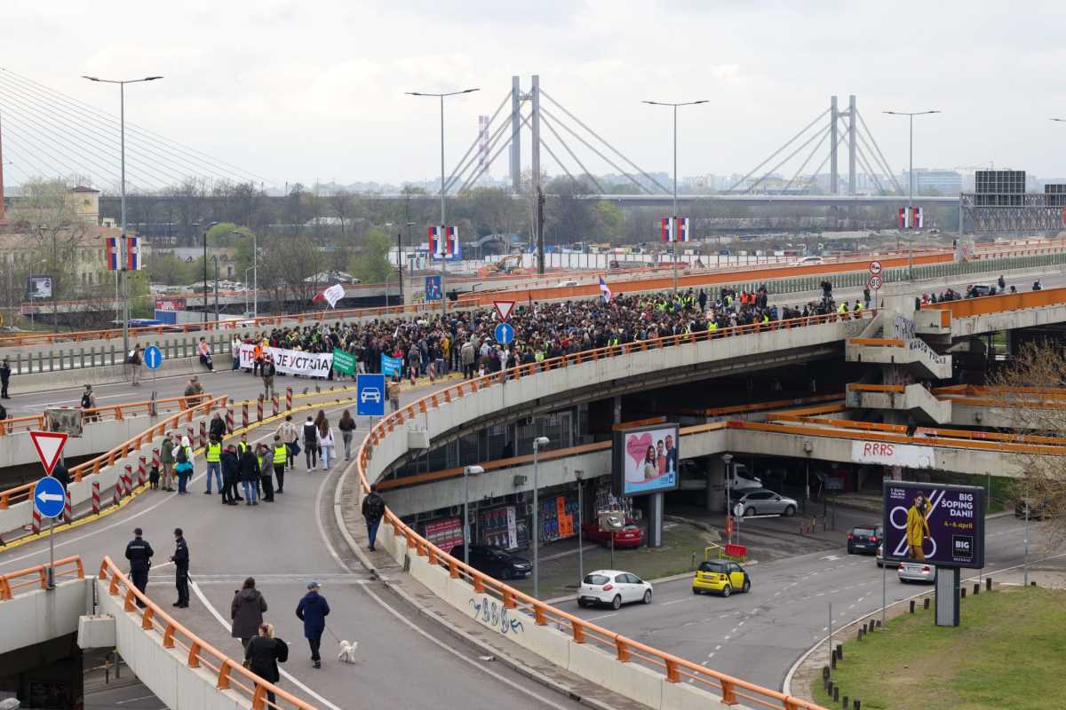 Blokaderi zaustavili saobraćaj ispred Skupštine Srbije | Kurir