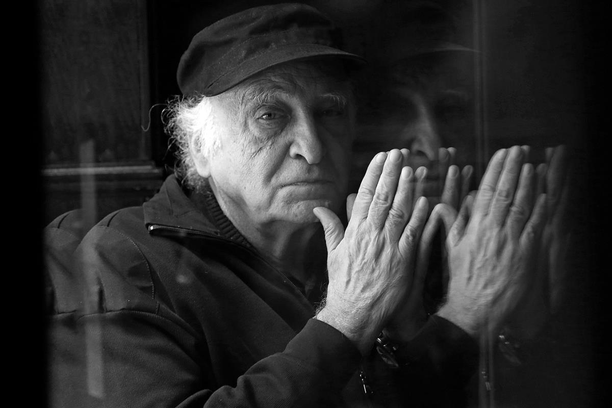 Prvo delo Filipa Davida bilo je bolno sećanje iz logora | Kurir