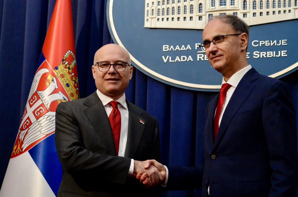 Macut preuzeo od Vučevića dužnost predsednika Vlade Srbije: Danas u 13 sati prva sednica u novom ...