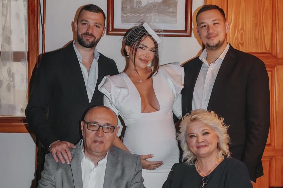 Uroš Živković pokazao porodičnu fotografiju do sad neviđenu | Kurir