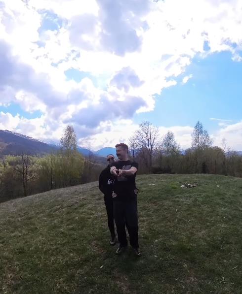 Glumac Milan Vasić Prvi maj proveo na Kosovu i Metohiji | Kurir