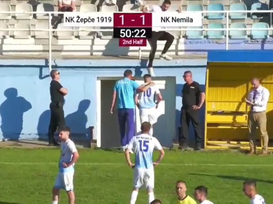 Navijač šutnuo fudbalera u glavu | Kurir