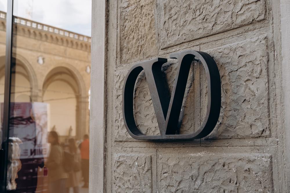 Valentino ide pod sudsku upravu | Biznis Kurir