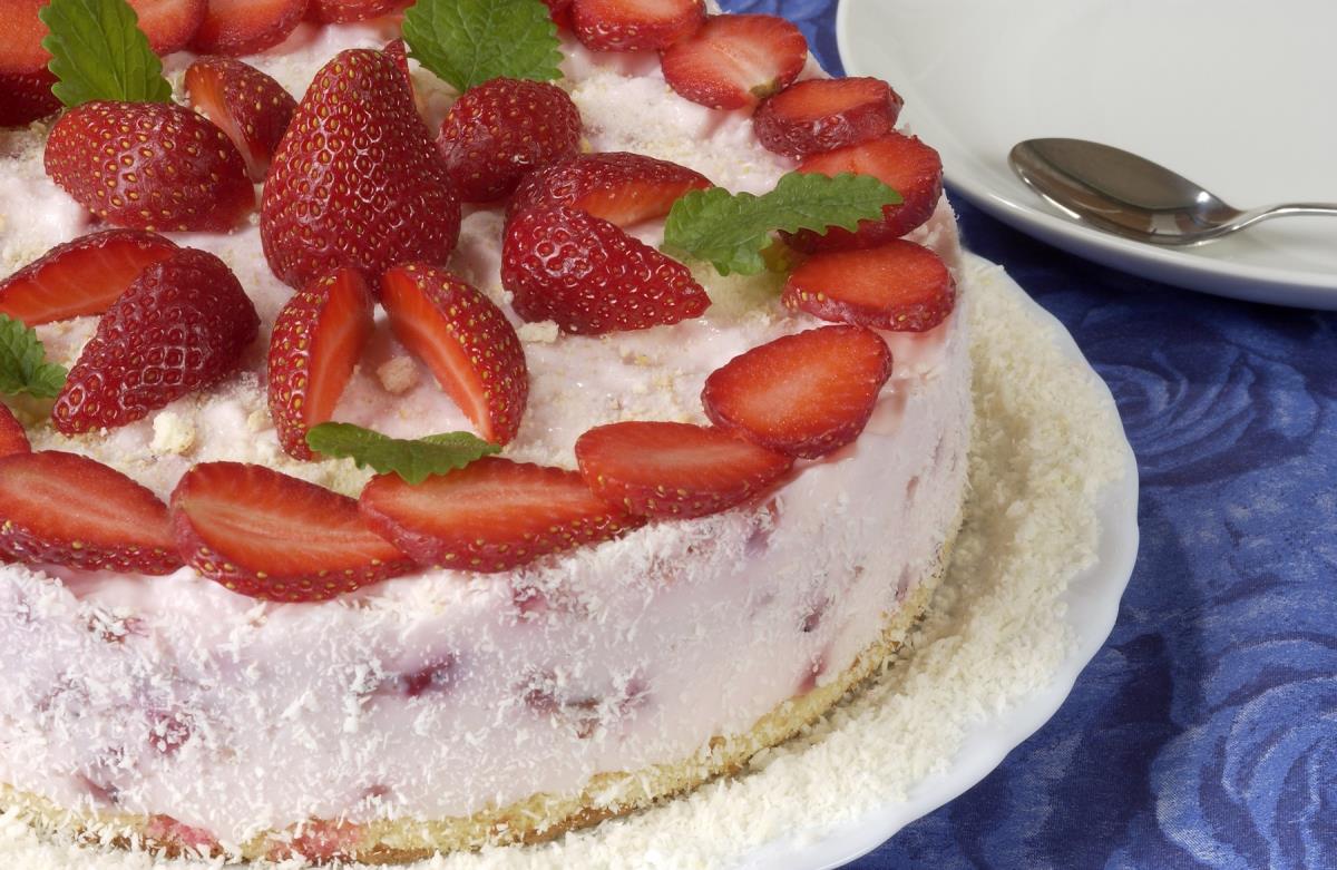 Brzo se pravi, kremasta je i osvežavajuća: Torta od jagoda - idealana ...