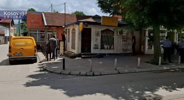 Kurtijeva policija postavlja nove table na nekadašnju poslovnicu Pošte Srbije | Kurir