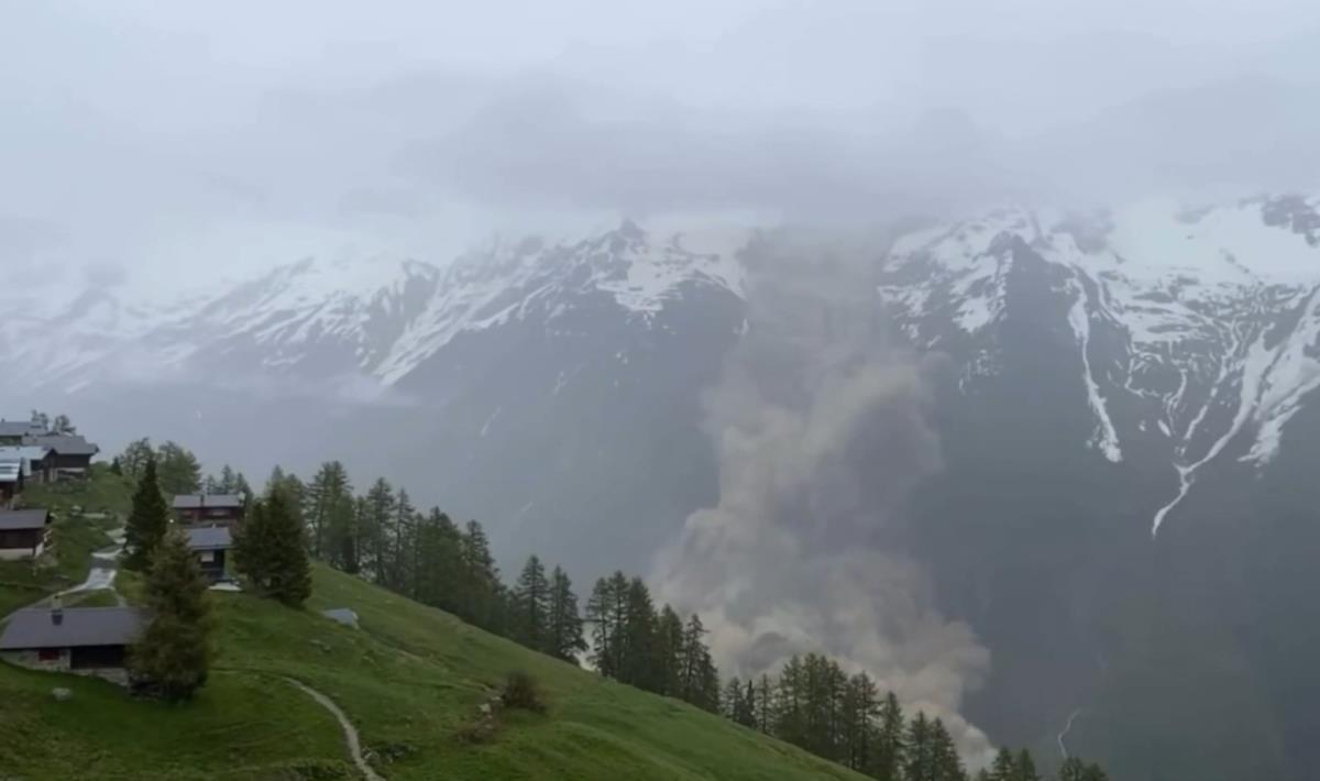 Selo sravnjeno sa zemljom: Pogledajte kako se urušio glečer u ...