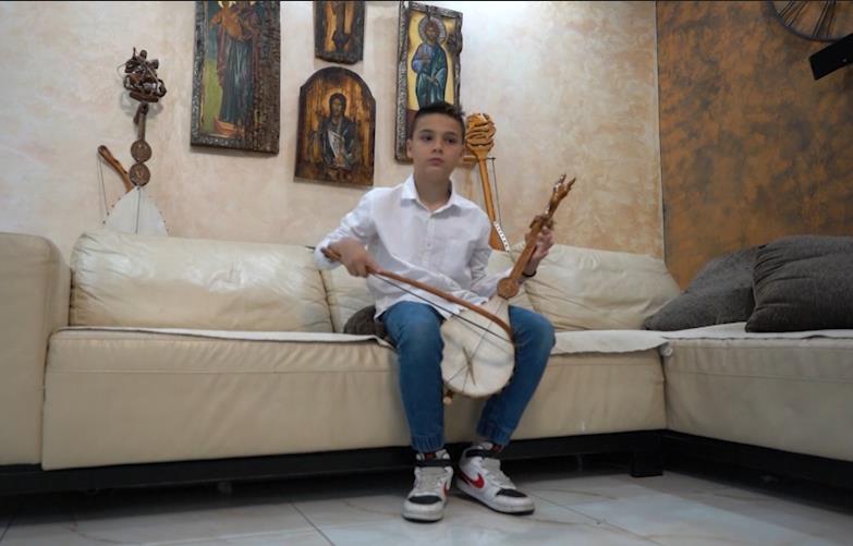 Srbin Nikolaj sa 11 godina izdao muzički CD | Kurir