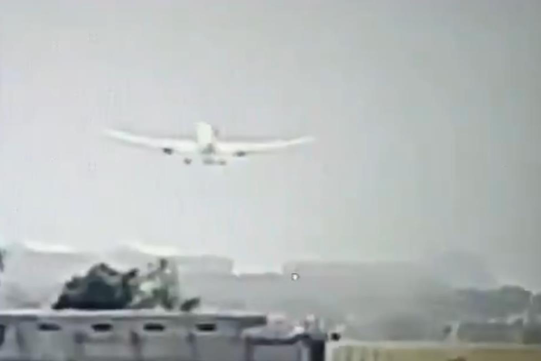 Novi snimak pada aviona u Indiji | Kurir