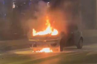 Požar na automobilu u Novom Sadu | Kurir