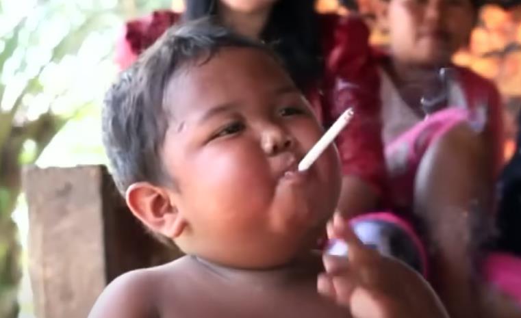 Gde je sada Aldi Rizal, dečak koji je pušio 40 cigareta dnevno? | Kurir