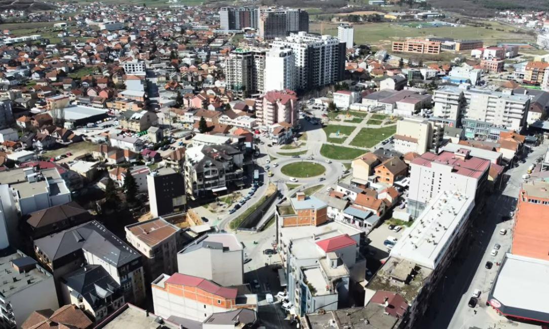 Dečak (14) šetao s pištoljem u ruci u Uroševcu | Kurir