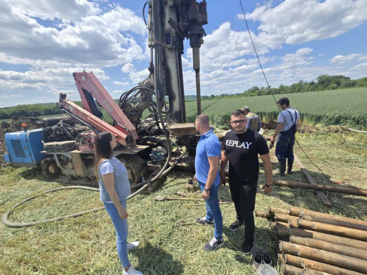 Iskopan bunar! Rešen višedecenijski problem vodosnabdevanja Varvarina ...