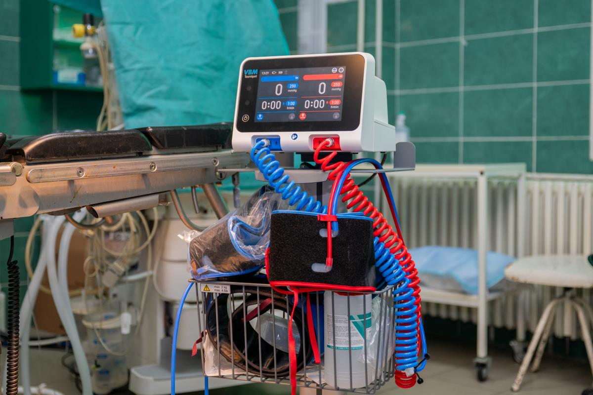 BEZBOLNE OPERACIJE U BUDNOM STANJU: Zdravstveni centar Prokuplje dobio najsavremeniji aparat za ...