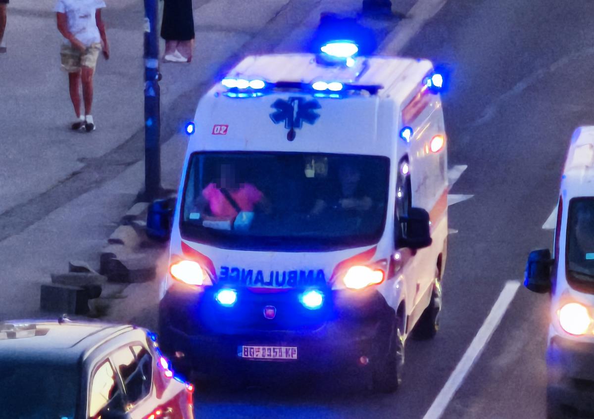 Strašna nesreća u Surčinu, udario ženu kolima pa pobegao | Kurir