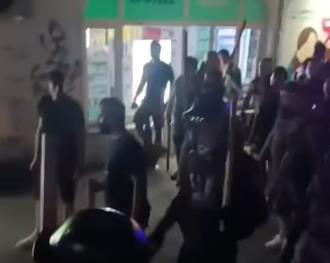 Vučević objavio snimak napada na prostorije SNS-a | Kurir