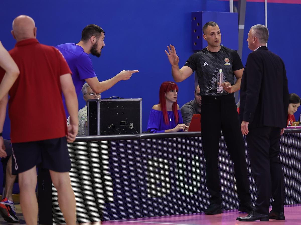 Uroš Nikolić demolirao svlačionicu Crvena zvezda ga tužila | Kurir