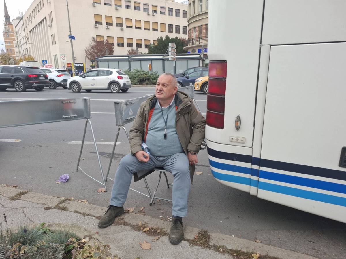 Srđan Milivojević se vezao za autobus | Kurir