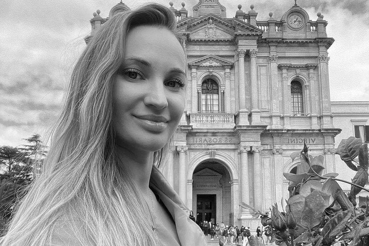 Influenserka Julija Burtsova umrla nakon estetskog zahvata | Kurir
