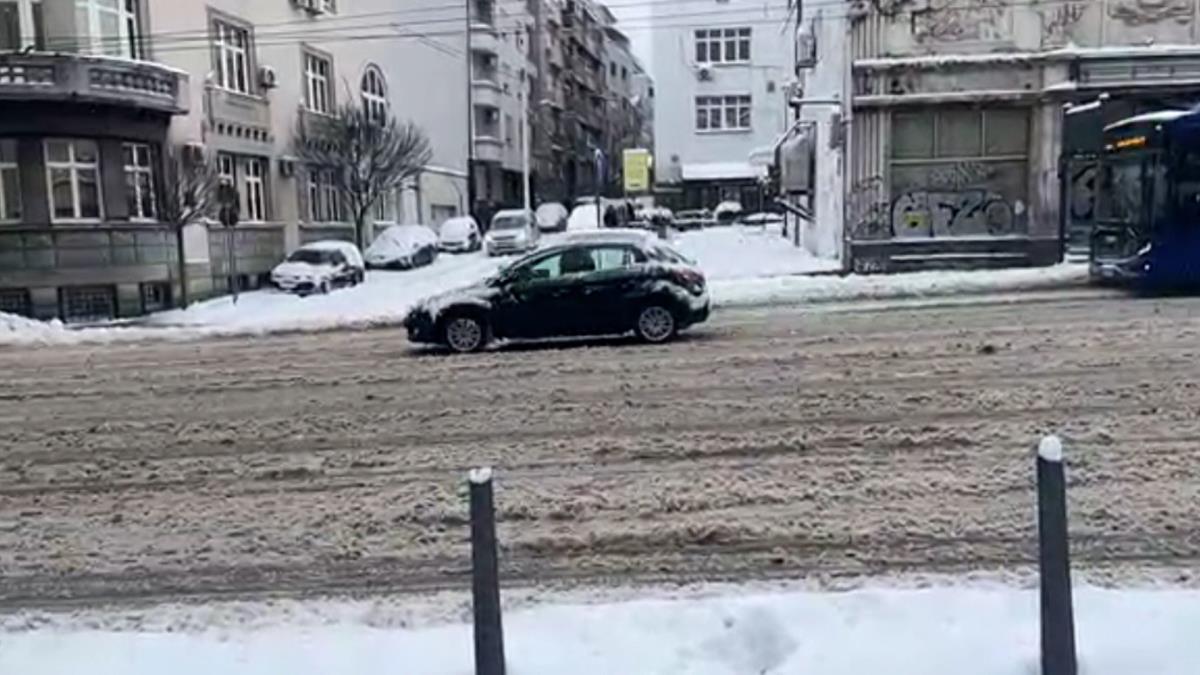 Ovih 5 grešaka ugrožavaju bezbednost u vožnji zimi | Kurir