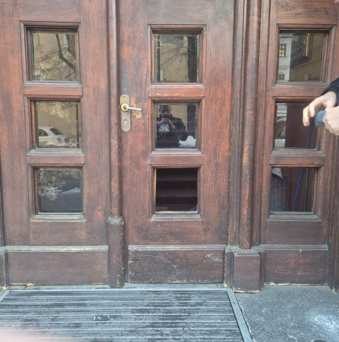 Polupala prozore Patrijaršije u Beogradu! Žena (35) osumnjičena za ...