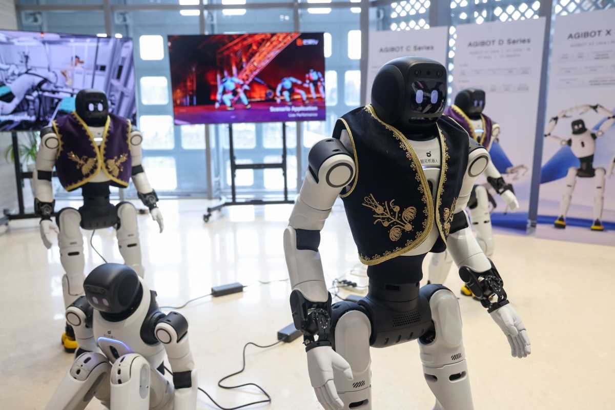 Ovo je robot Luka koji je pozdravio predsednika Vučića | Biznis Kurir