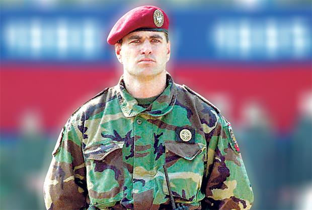 ZMIJA U ZAGRLJAJU SA ZMIJOM: Da li je ovo najbolesnija Legijina slika ...