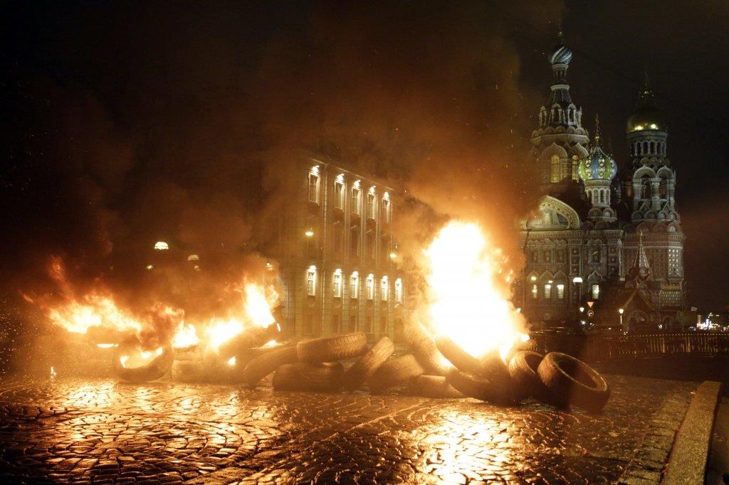 POČAST KRVAVOM PROTESTU: Evromajadanu nagrada Leh Valensa! | Kurir