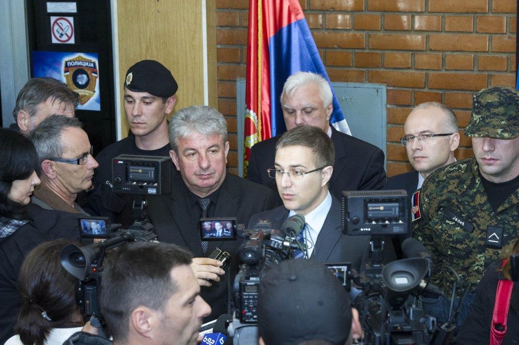 Ministar Stefanović: Kriminalna grupa krijumčara naplaćivala 1.000 evra ...