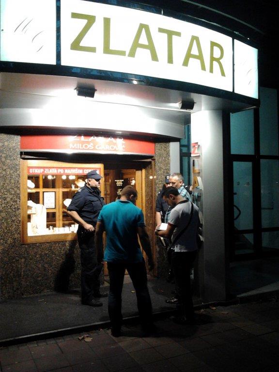 OPLJAČKANA ZLATARA U BULEVARU: Razbojnici naoružani pištoljima oteli ...