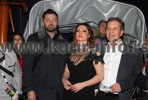 (FOTO) IZAZVALA VELIKU PAŽNJU: Nina Badrić se na Oskaru pojavila u ...